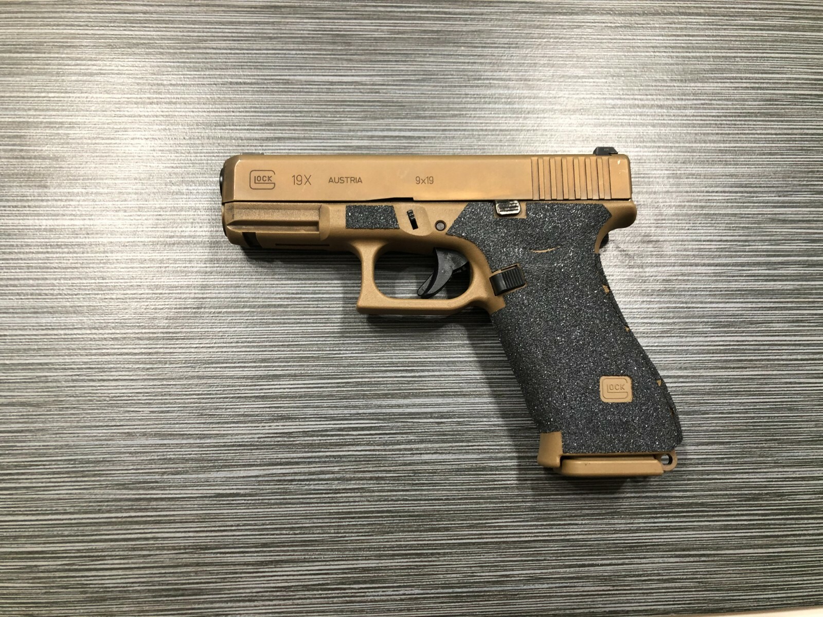 HANDLEITGRIPS Sandpaper Gun Grip Tape Wrap for Glock 19X and Glock 45 ...