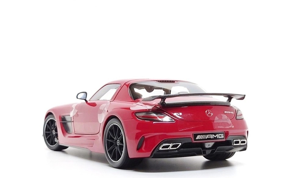 1:18 MINICHAMPS Mercedes Benz AMG SLS Black Series GT Paul Model Arts ...
