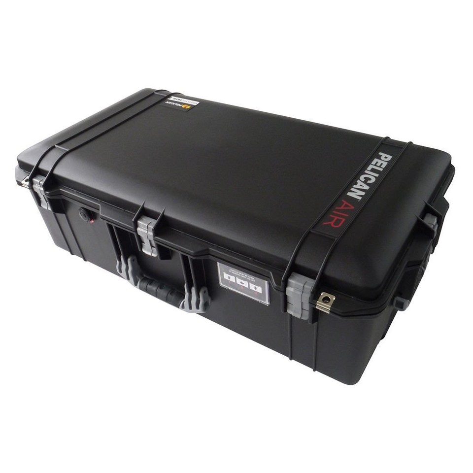 Black & Silver Pelican 1615 with TrekPak Dividers. Comes with Wheels ...