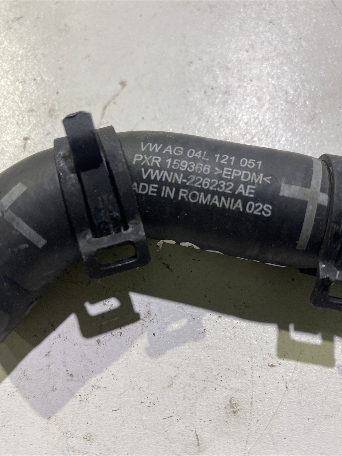 GENUINE 2018 VW GOLF MK7.5 1.6TDI DGT ENGINE COOLANT HOSE 04L121051 ...