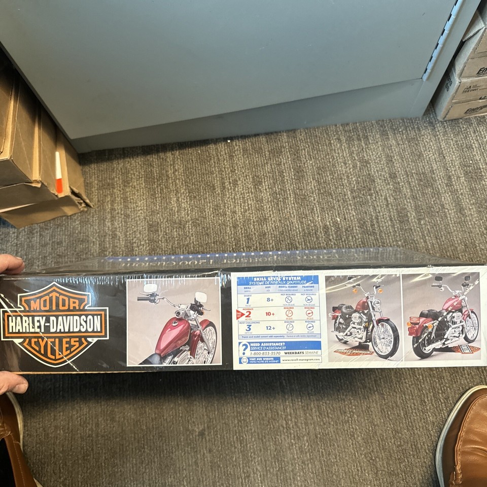 1997 REVELL HARLEY DAVIDSON SPORTSER 1200 CUSTOM MOTORCYCLE 1/8 MODEL ...