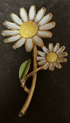 Vintage Weiss Stamped White Yellow Daisy Brooch Pin Enamel and Gold ...