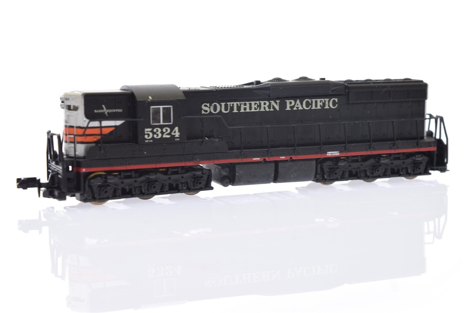 Life-Like 7729 Southern Pacific "Black Widow" EMD SD7 Diesel (N Scale ...