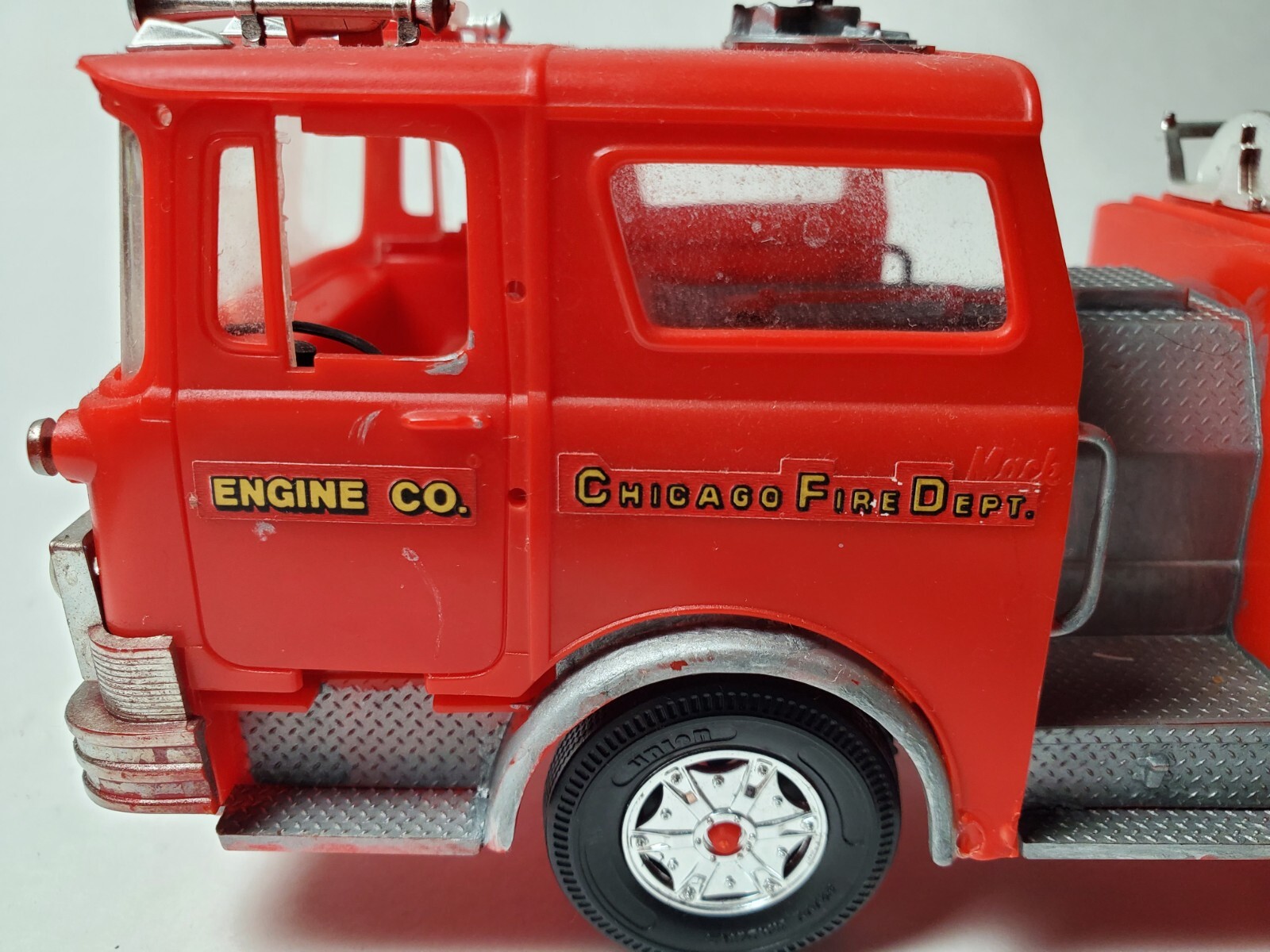 Monogram Snap Tite Mack Pumper Fire Truck Chicago 1:32 Plastic Model ...