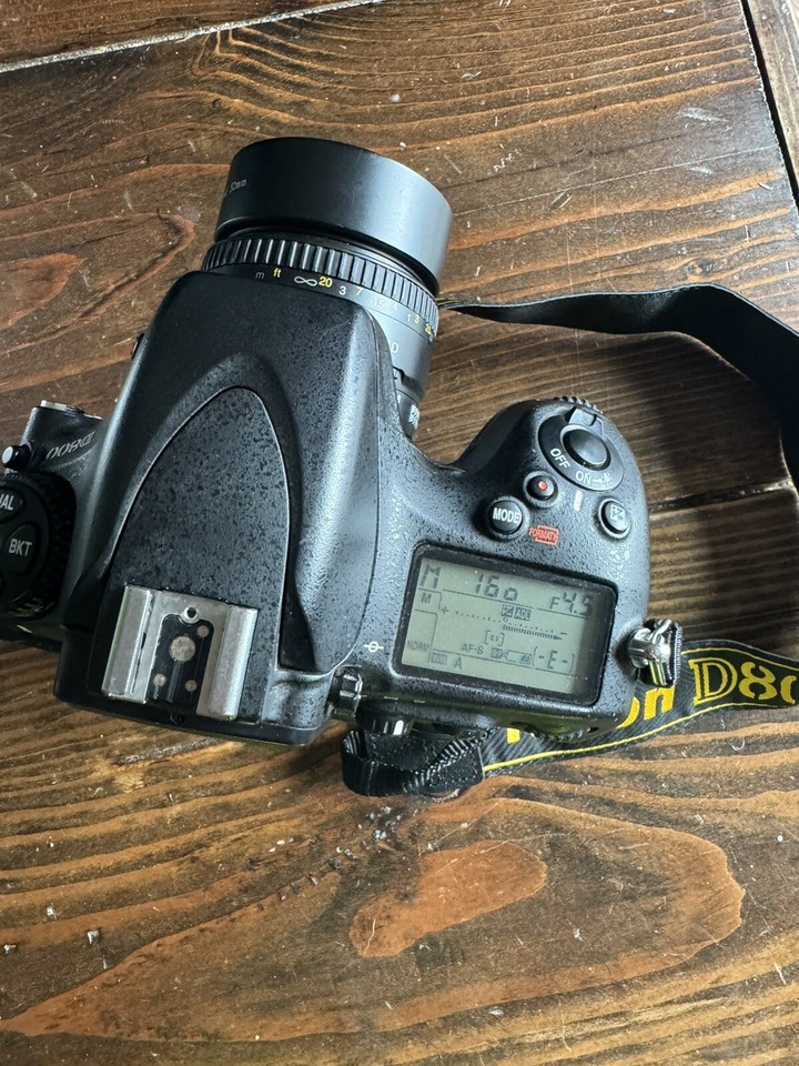 Nikon d800 camera with 50mm 1.8g Nikon lens w/ battery charger & grip ...