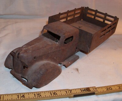 WYANDOTTE ROUND FENDER DELIVERY TRUCK 1940s PRESSED STEEL TOY TO ...