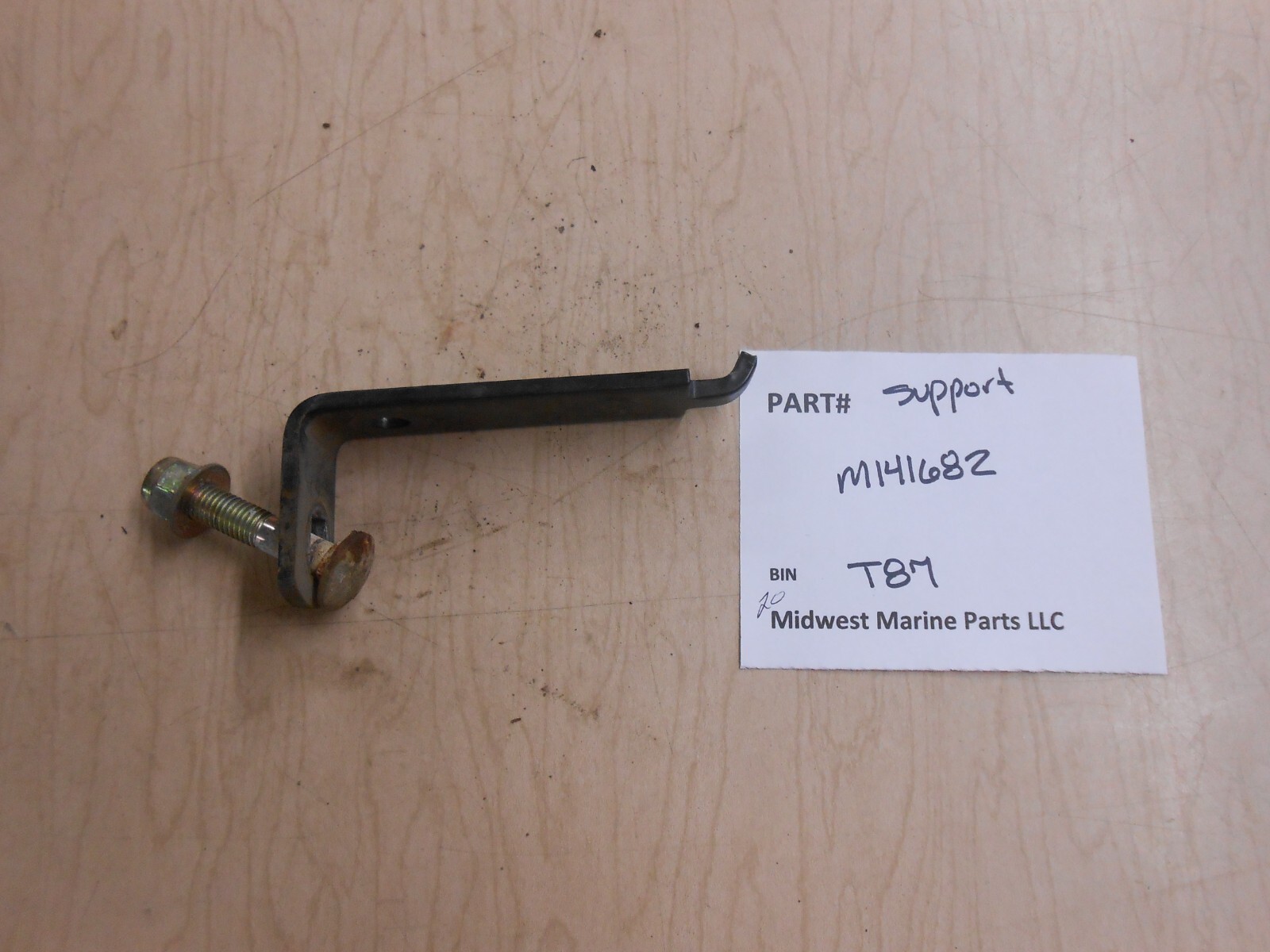M141682 JOHN DEERE SST16 Lawn Mower transmission support T87 | eBay