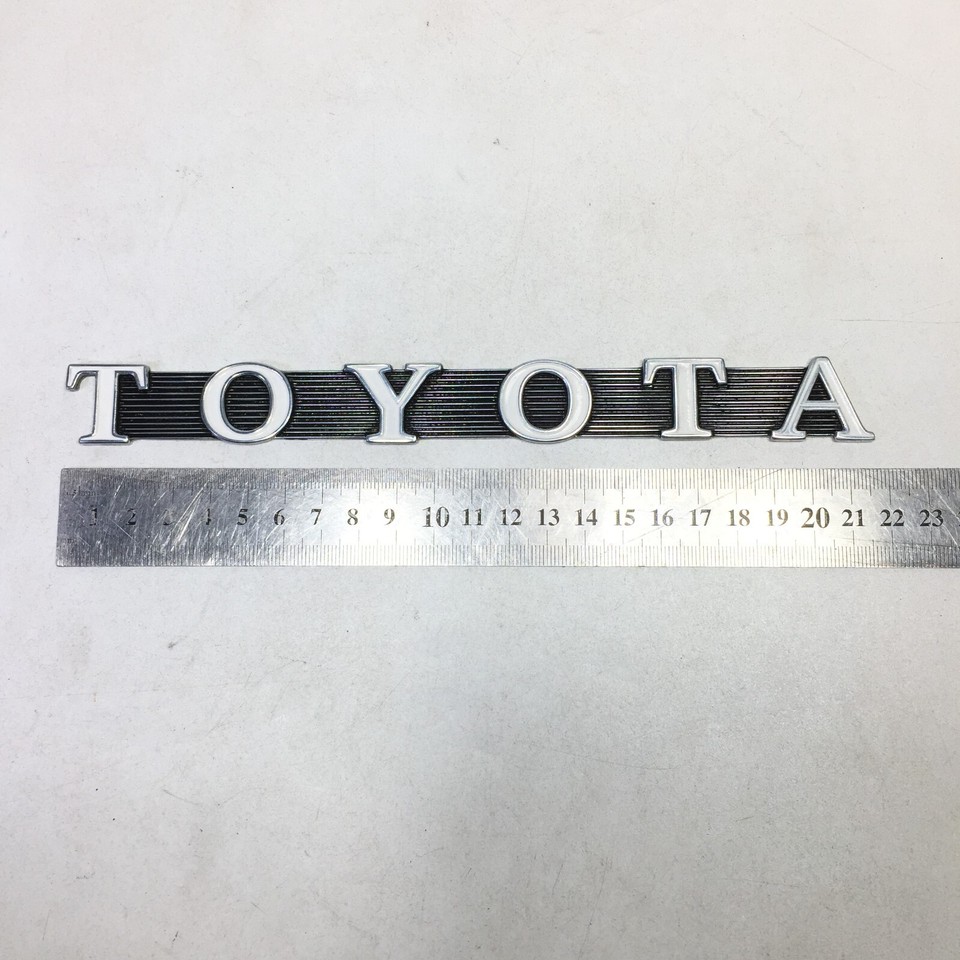 TOYOTA Metal Letter Trunk Emblem Badge Vintage For Toyota Crown Deluxe ...
