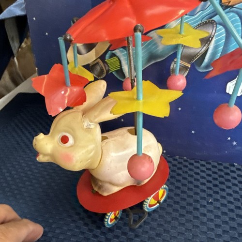 WIND UP CELLULOID RABBIT W/UMBRELLA TOY JAPAN WORKS! VINTAGE EASTER ...