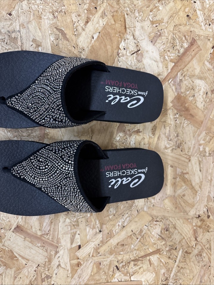 Skechers Cali Yoga Foam Size 7 UK Flip Flop Black And Silver Wedge ...