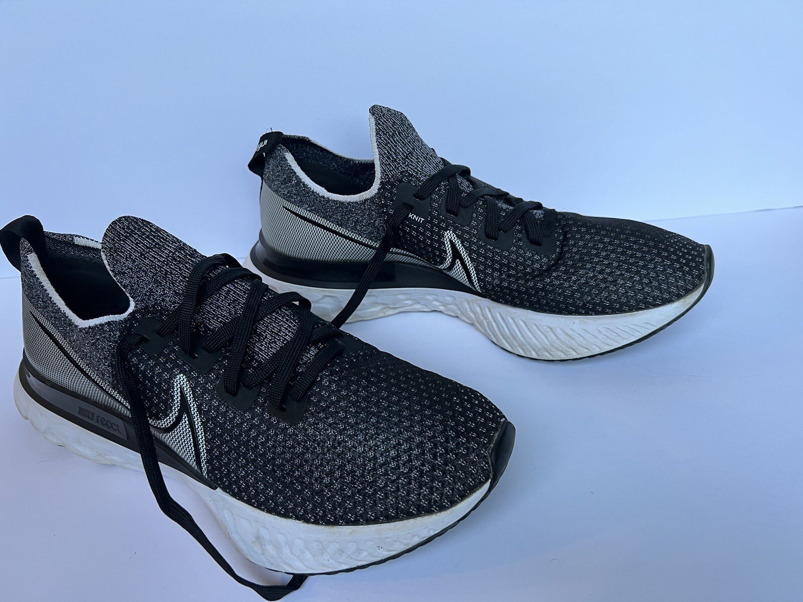 Black Nike Infinity Loop Sneakers - Gem