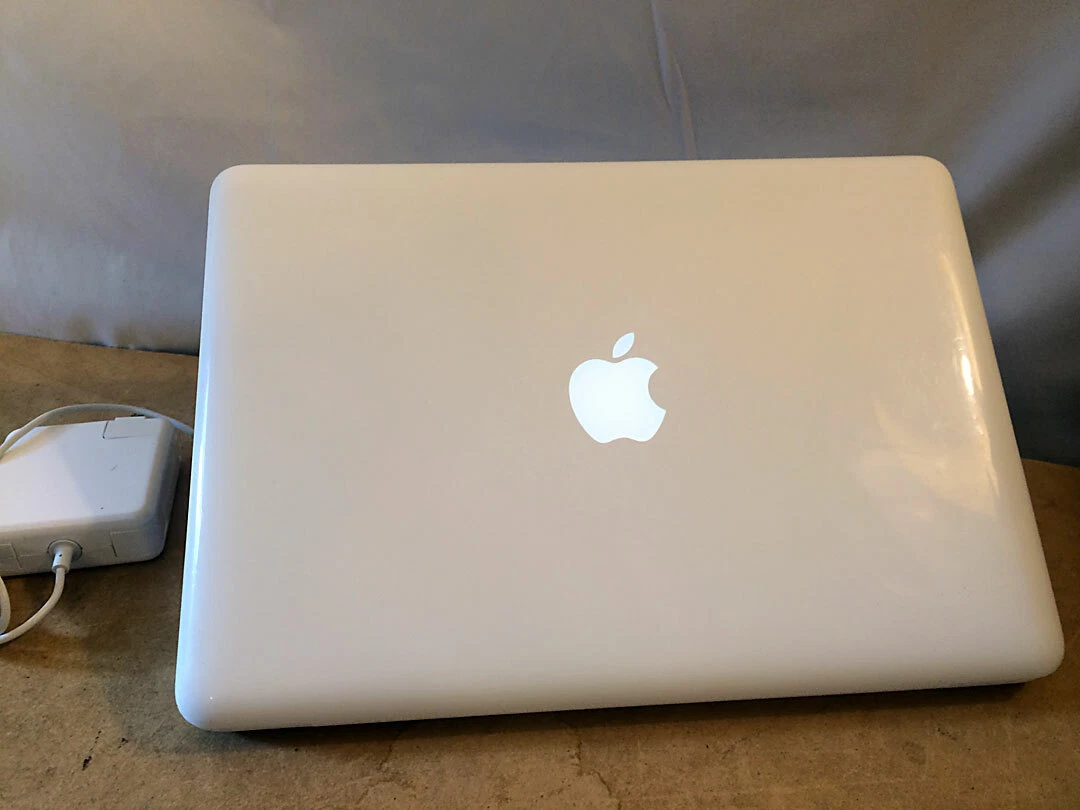 Apple Laptop White