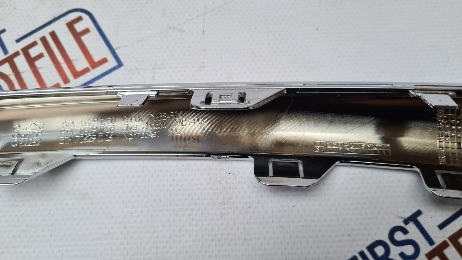 Original MERCEDES BENZ GLC X253 VORNE LINKS STOßFÄNGER-FORM CHROM ...