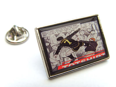 MAN UTD ERIC CANTONA FAMOUS KICK LAPEL PIN BADGE GIFT | eBay