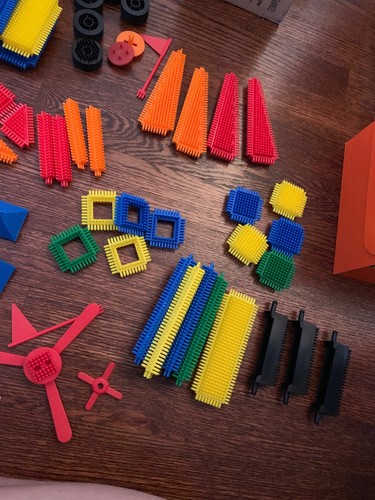 LAKESHORE LEARNING BRISTLE BUILDERS/BUILDING BLOCKS COLORFUL Starter ...