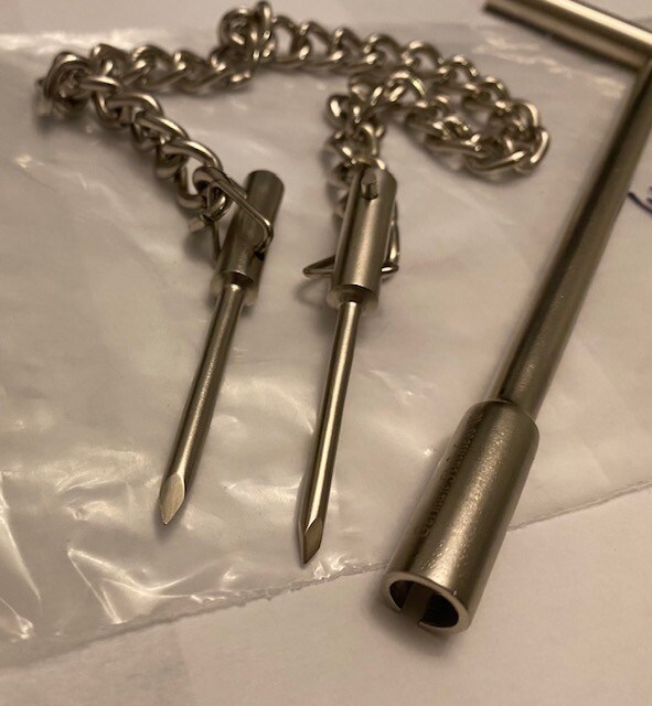 WM9673423---CHARNLEY RETRACTOR WITH 2 PIN AND HEAVY CHAIN AND T -HANDLE ...