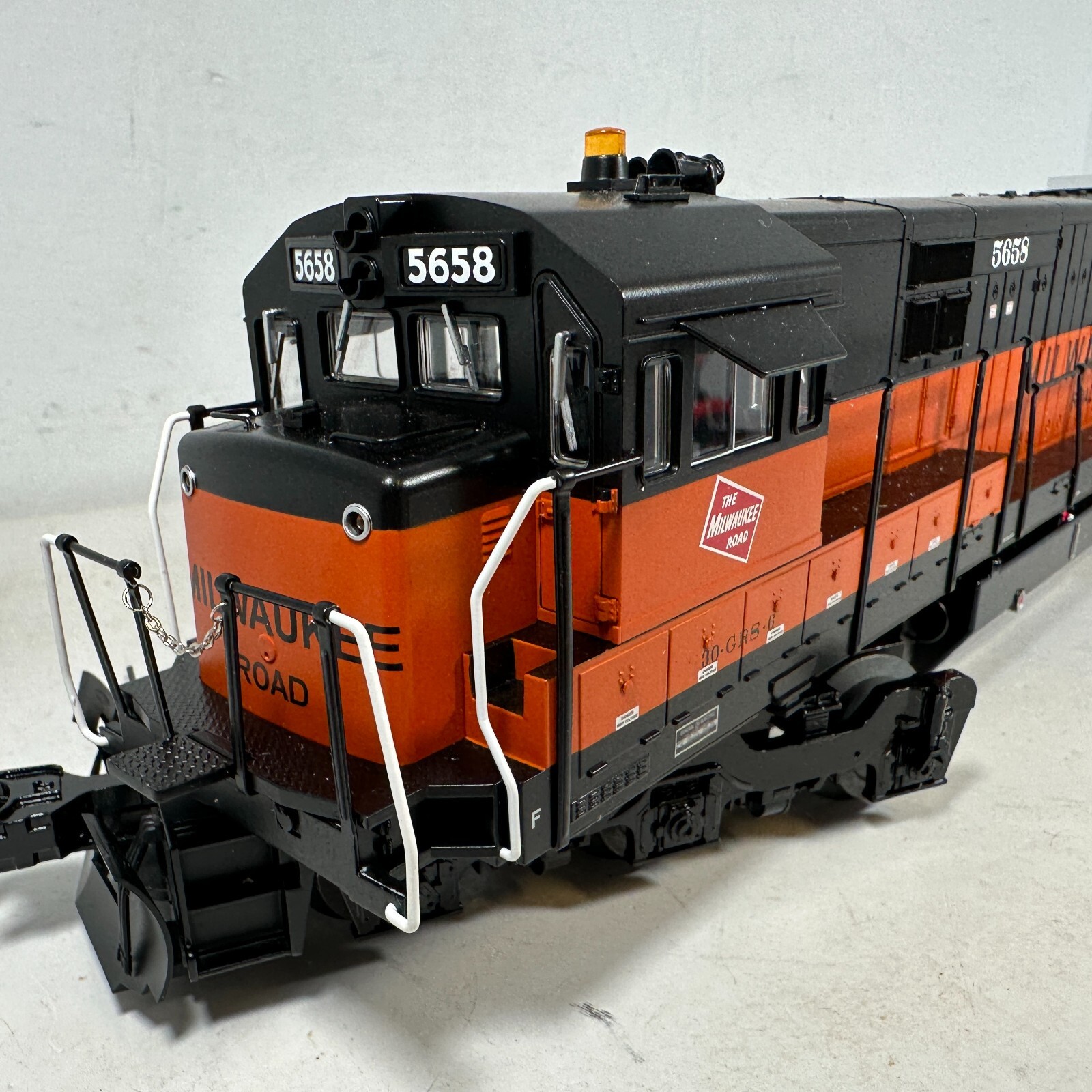Lionel 6-28266 O Gauge Milwaukee Road U30-C Diesel Locomotive Non ...