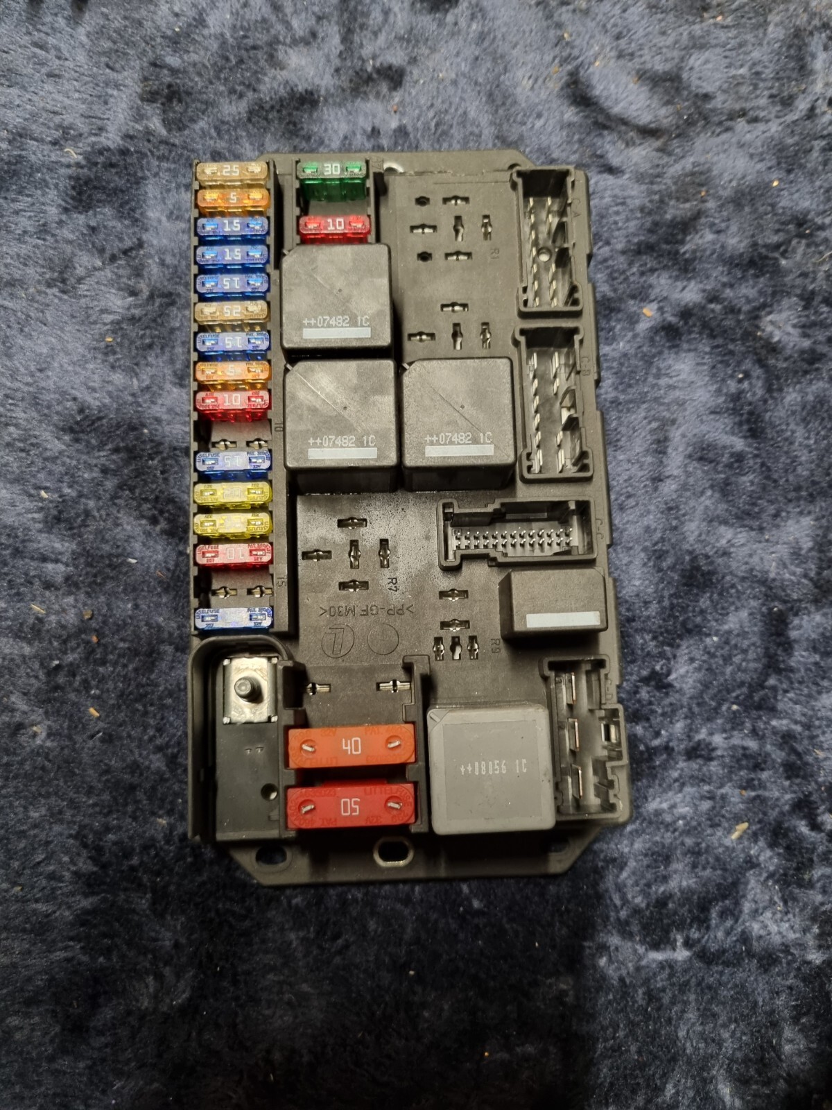 Range Rover L322 Engine Bay Compartment Fuse Box YQE500390 with ...
