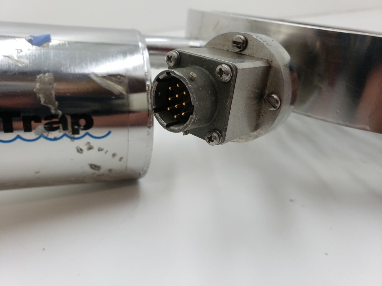 APD Cryogenics AquaTrap Cryotiger Cold End T2104-01-08C-30 Vacuum ...