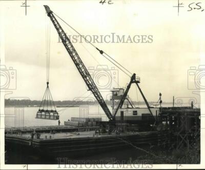 1971 Press Photo Beginning of mat sinking season Corps of Engineer ...