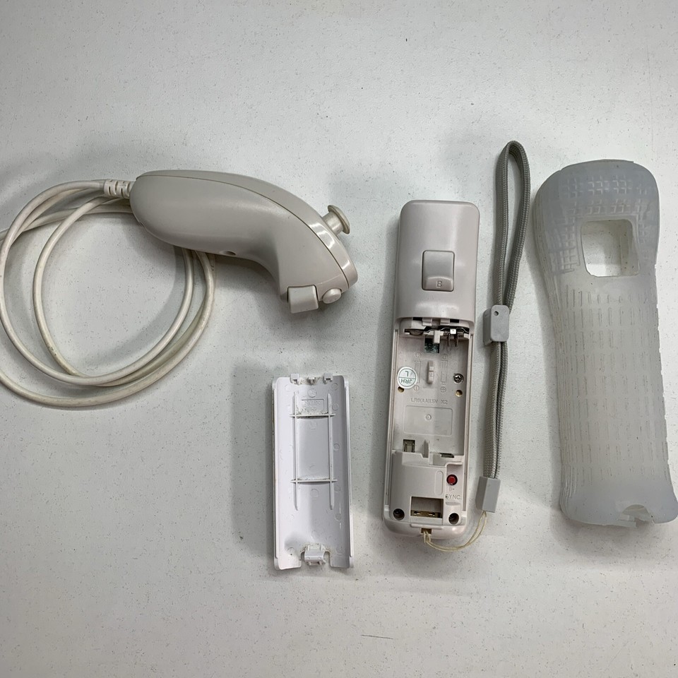 Genuine Official Nintendo Wii Remote Controller + Nunchuck + Cover ...