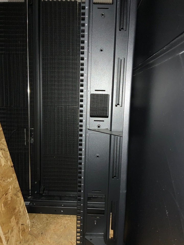 APC NetShelter SX Base Rack with Side Panels 42U AR3350 ️ ️ READ ...
