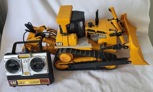 Vtg.New Bright 1993 CAT Caterpillar D10N RC Bulldozer W/ Corded Remote ...
