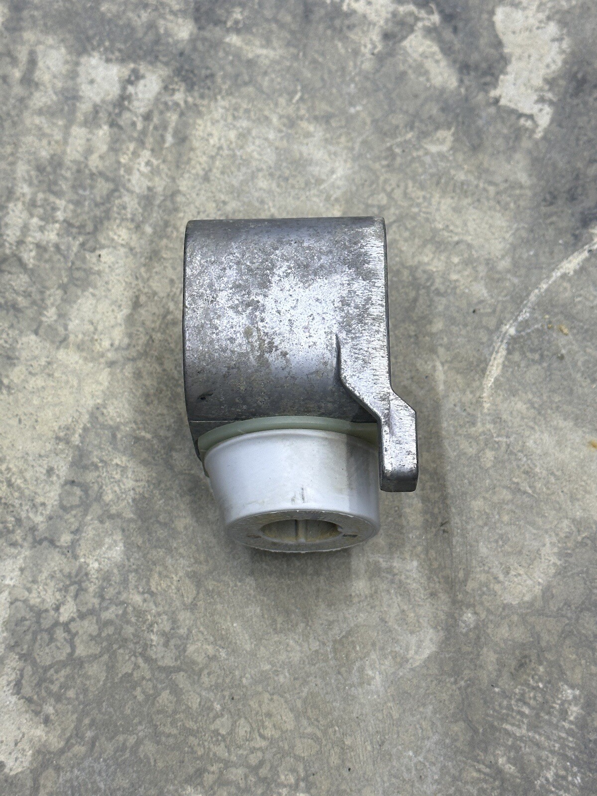 15 16 17 OEM Chrysler 200 Exhaust Bracket Retainer Unit 68233484AA ...