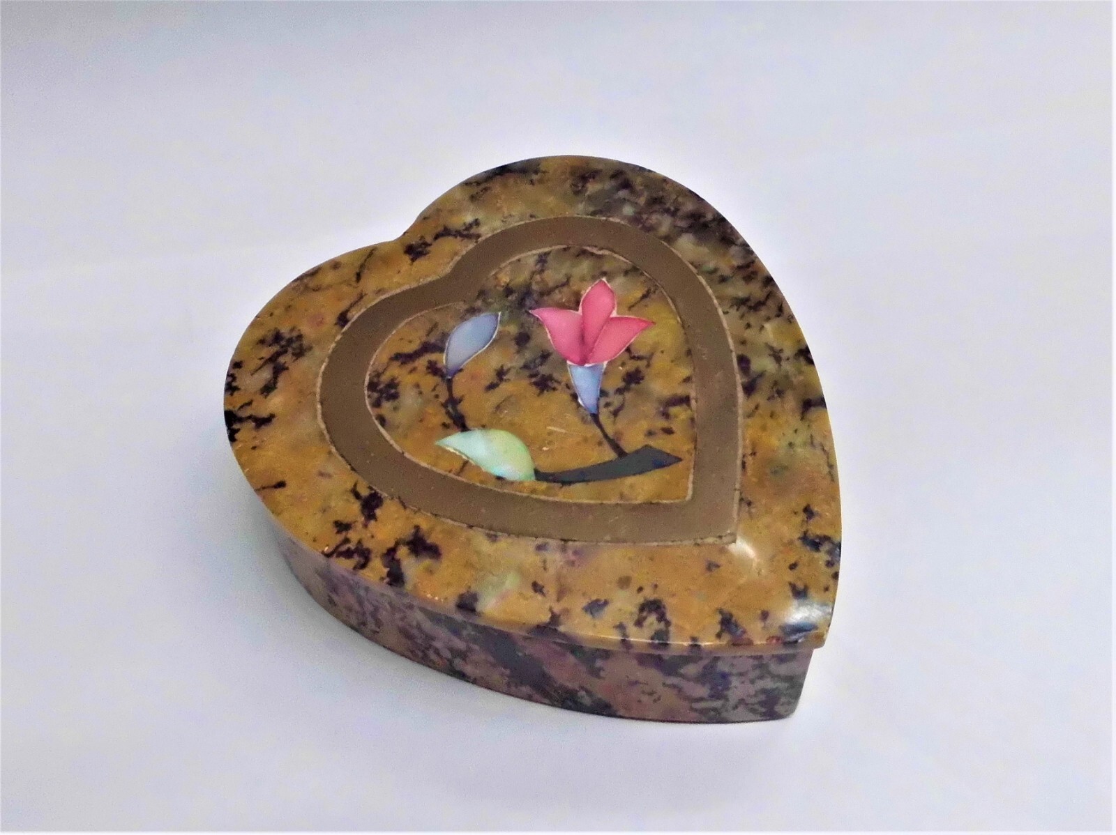VINTAGE HEART-SHAPED SOAPSTONE TRINKET BOX w/ MOP FLORAL INLAY | eBay