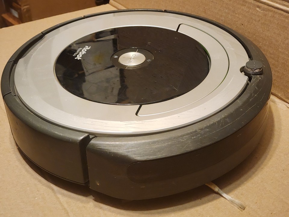 iRobot Roomba 690 Smart Robot Vacuum Wi-Fi Connected Self Charging ...