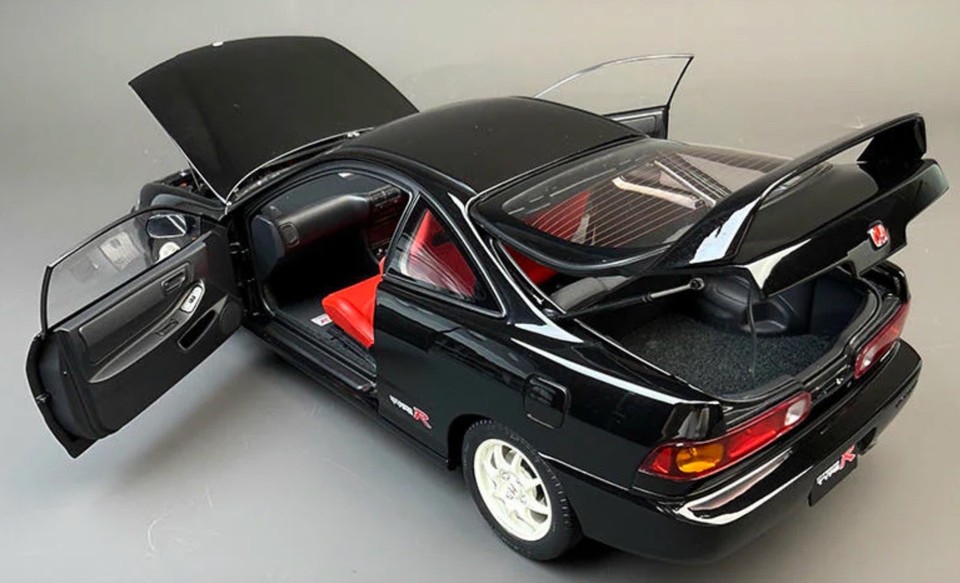 1/18 MotorHelix Honda Acura Integra Type R DC2 from 1997 in Pearl Black ...