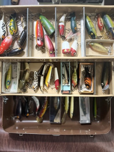 Vintage J.C. Higgins Metal Tackle Box+35 RARE WOOD Lures All VG To Exc ...
