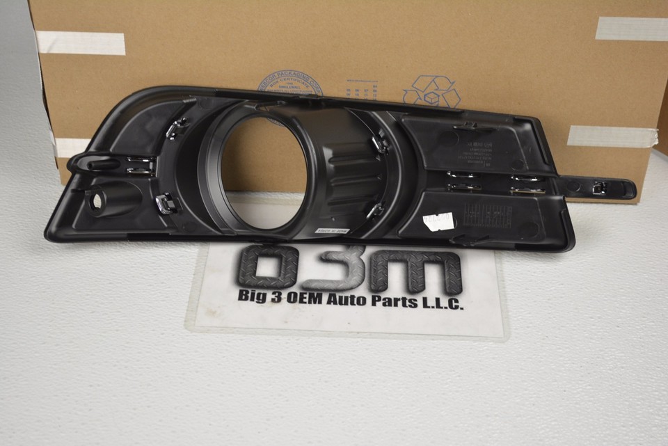 2011-2014 Chevrolet Cruze LH Driver Side Front Fog Lamp Bezel new OEM ...