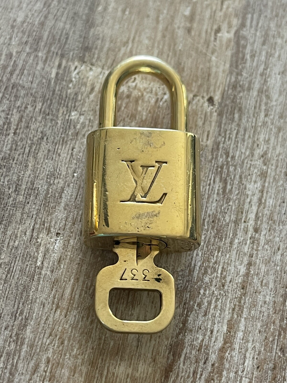 #337 Authentic LOUIS VUITTON Lock & Key set Padlock b… - Gem