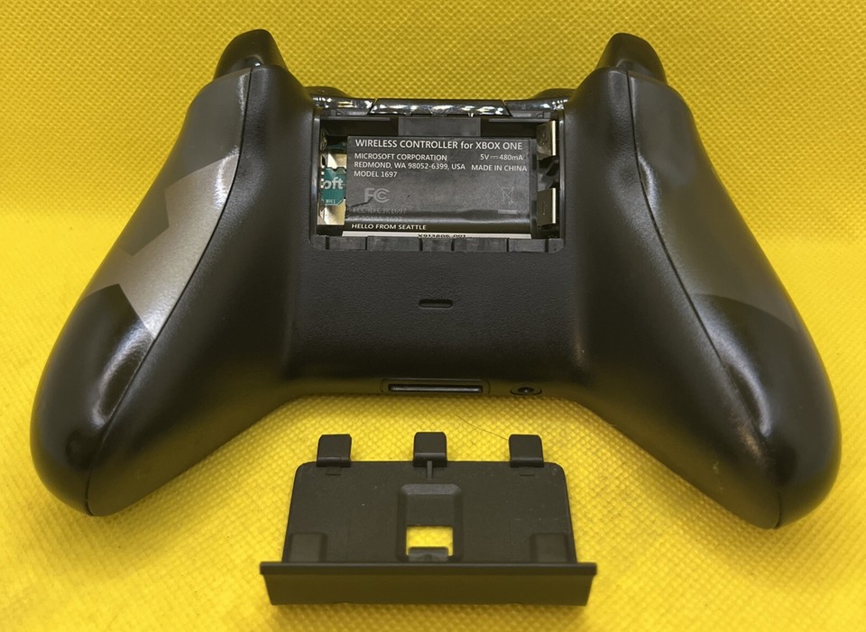 📦 Microsoft Xbox One Wireless Camouflage Controller Model 1697 Works ...