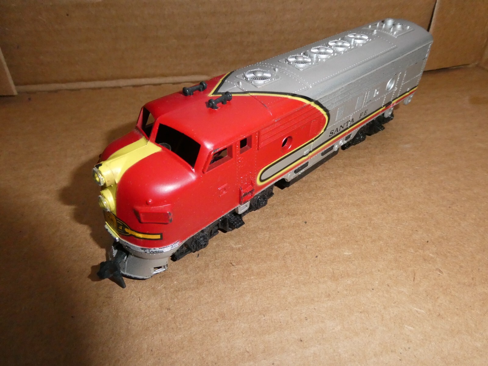 Vintage HO Scale Santa Fe Powered Diesel Locomotive | eBay