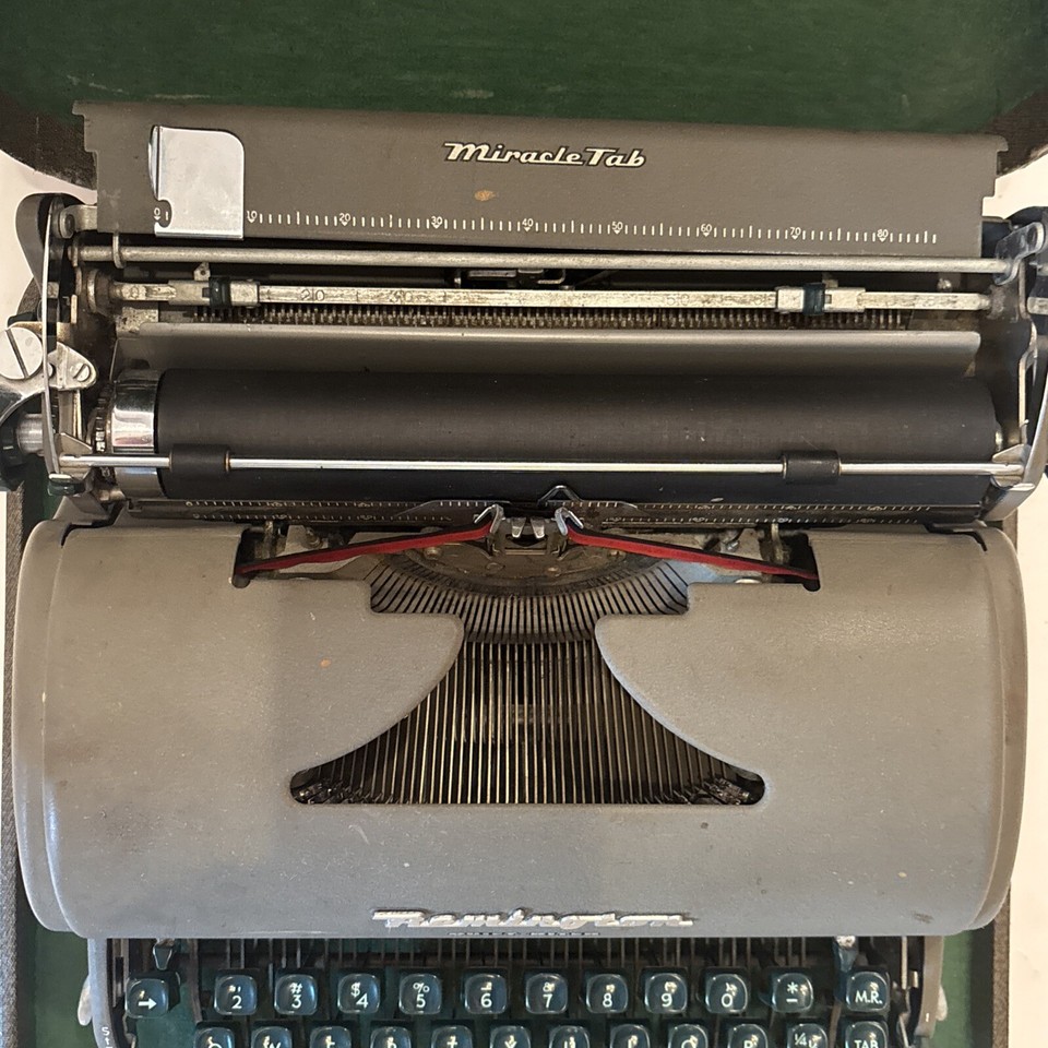 Vintage Remington Green Quiet-Riter Miracle Tab Typewriter W/Case Keys ...