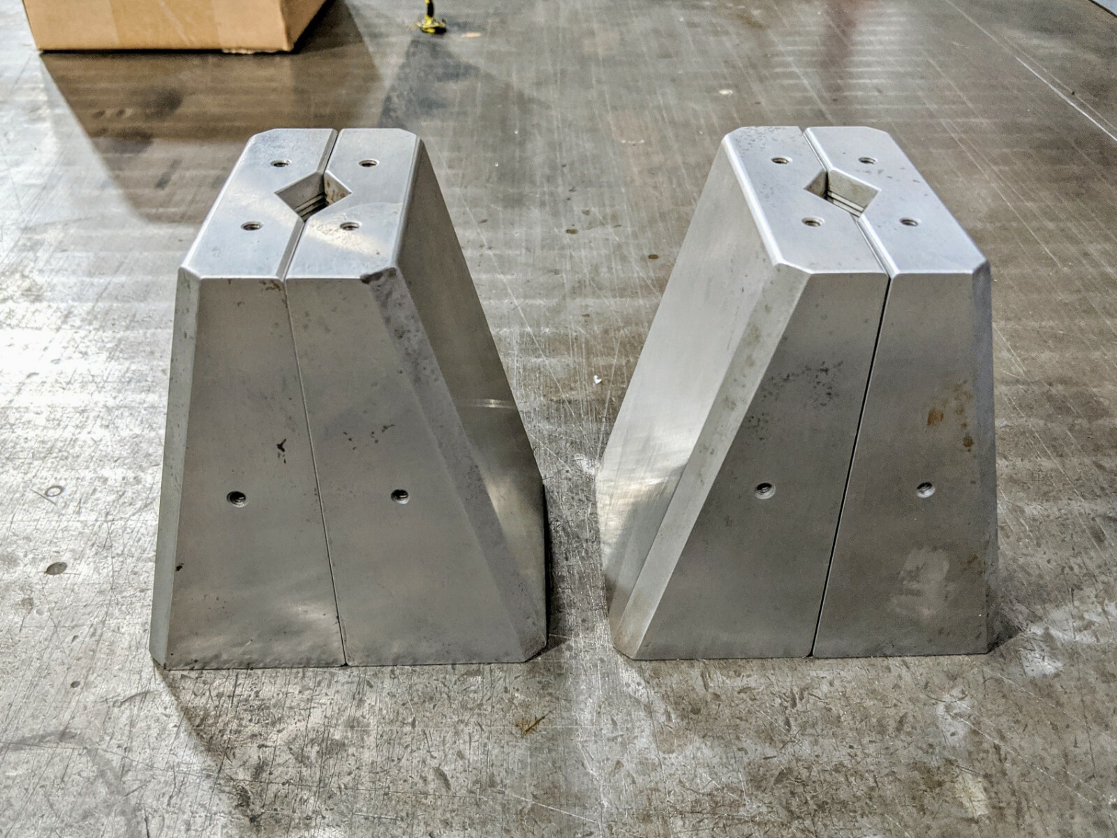 110 KIP MTS 641.37 Vee Wedge Hydraulic Grip Faces Fatigue Tester 059653 ...