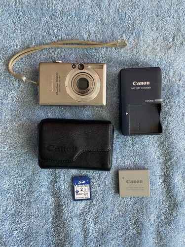 Canon PowerShot SD600 Digital Elph Camera 6.0 MP W/ Charger, Case & 2GB ...