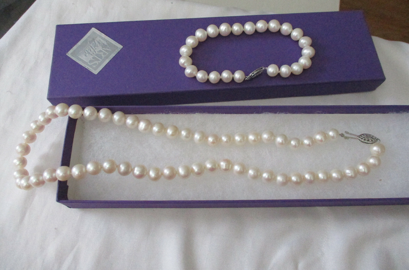 18" NATURAL 8MM WHITE PEARL NECKLACE & MAT. BRACELET… - Gem