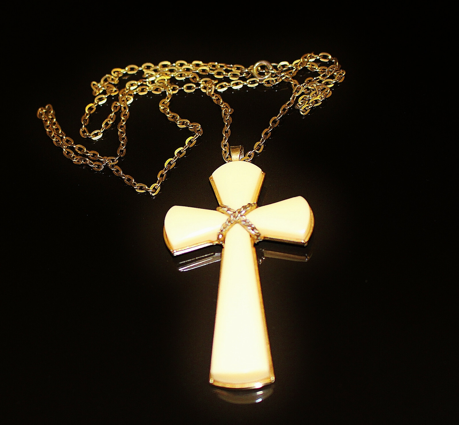 Vintage Avon Juliet Cross 1975 Gothic Ivory Colour w … - Gem