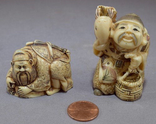 PAIR OF VINTAGE JAPANESE RESIN NETSUKE MAN WITH FISH SIGNED CROUCHING ...