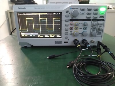 Tektronix TBS 1000C Digital Oscilloscope TBS1072C , TPP0100 probes are ...