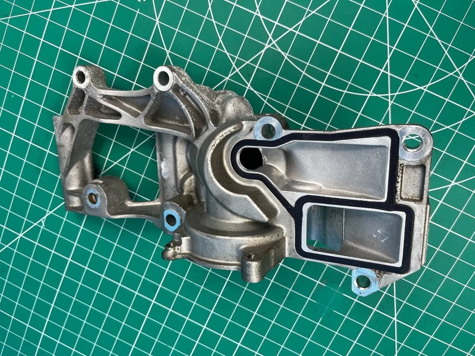 16-24 MINI COOPER CLUBMAN F54 ENGINE WATER PUMP COOLANT SUPPORT BRACKET ...