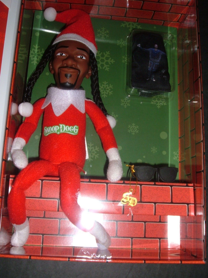 Snoop on the Stoop Snoop Dogg A Hood Tradition Christmas Red Plush ...