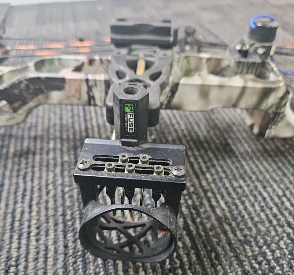 Mathews Triax Compound Bow - 70/28 | eBay