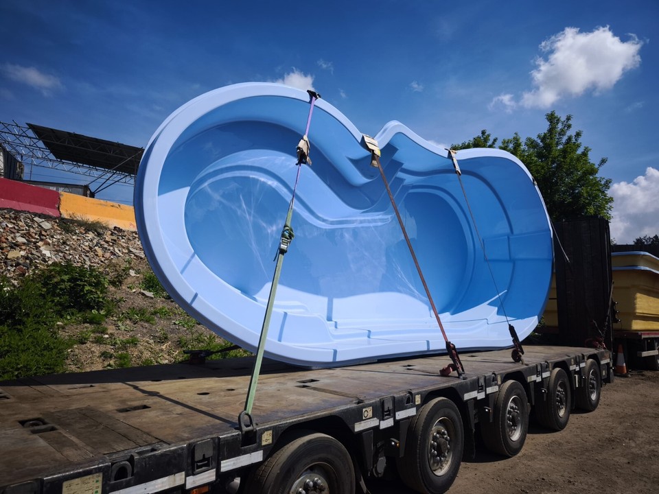 QUALITY Polyester Fibreglass SWIMMING POOL SHALLOW + DEEP END 8m x 3.5m ...