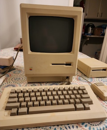 1984 Apple MacIntosh Computer, 128K, with Mouse, Keyboard, Disks ...
