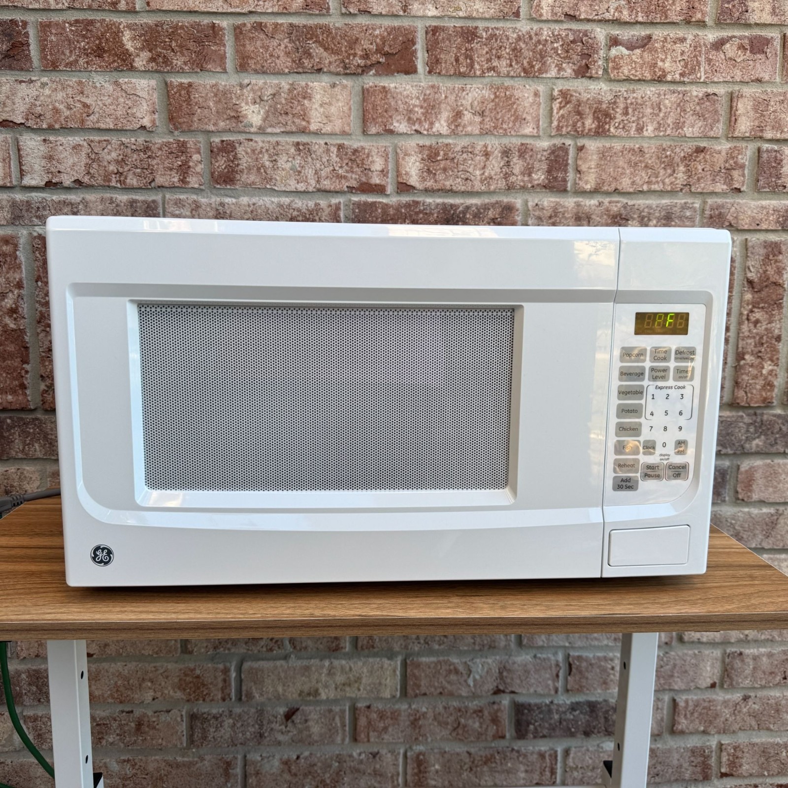 GE Countertop Microwave White 1.4 cu ft 1100W GCST14S1WWW Open Box Side ...