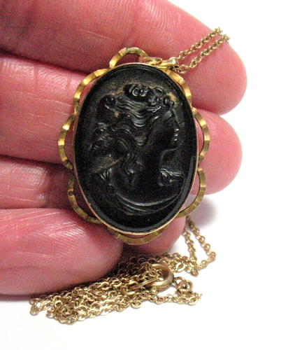 KREMENTZ GOLD FILLED BLACK GLASS CAMEO LOCKET NECKLACE 17 INCHES 8 ...